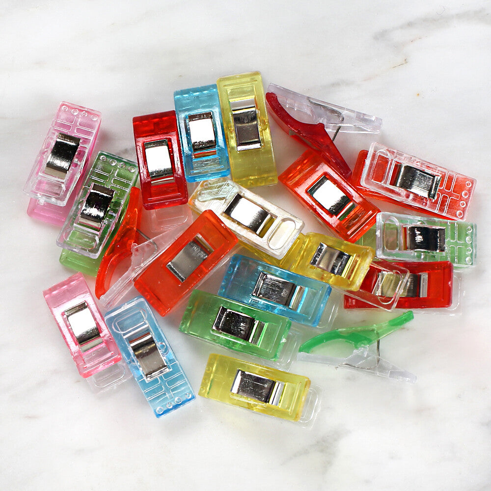 Loren Small Plastic Decorative Pegs in 20, Colored